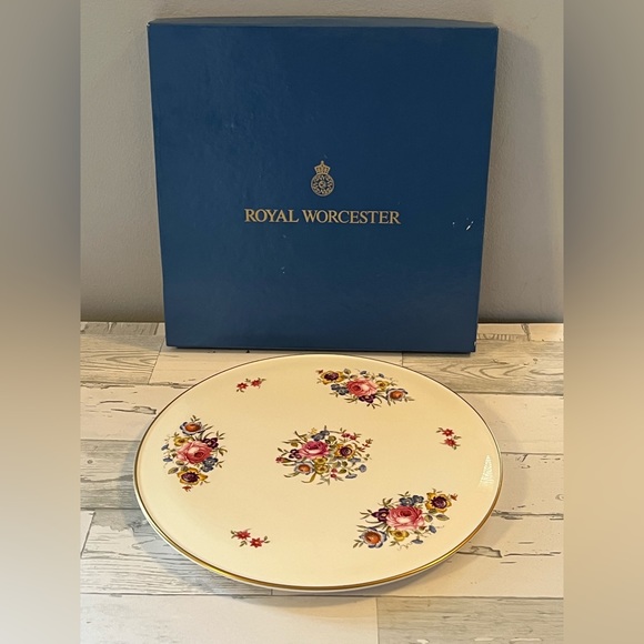 Royal Worcester | Kitchen | Vintage Royal Worcester Cake Plate | Poshmark